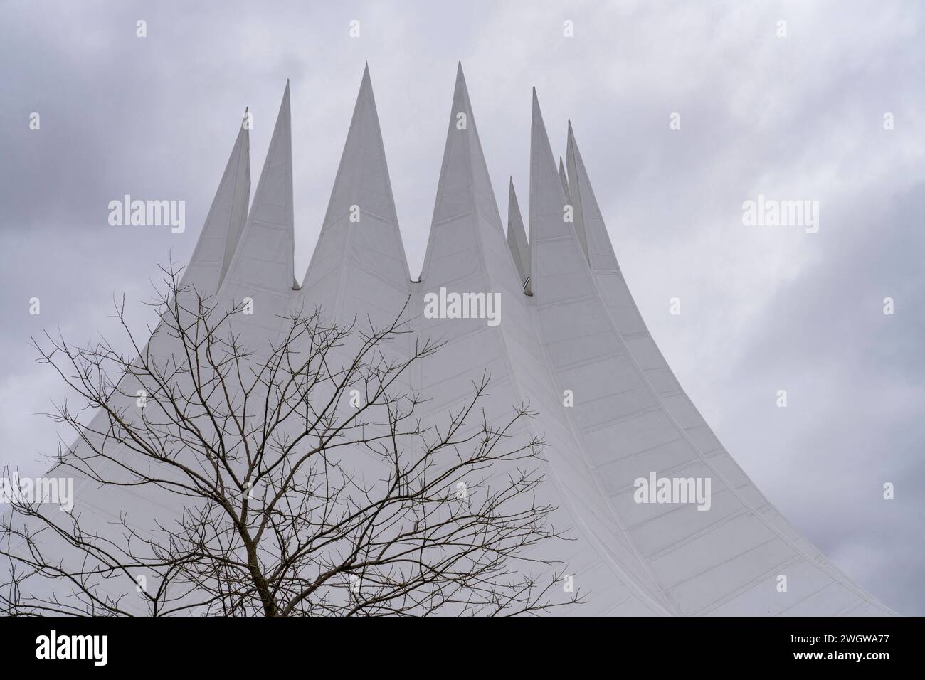 Roof construction tempodrom hi-res stock photography and images - Alamy