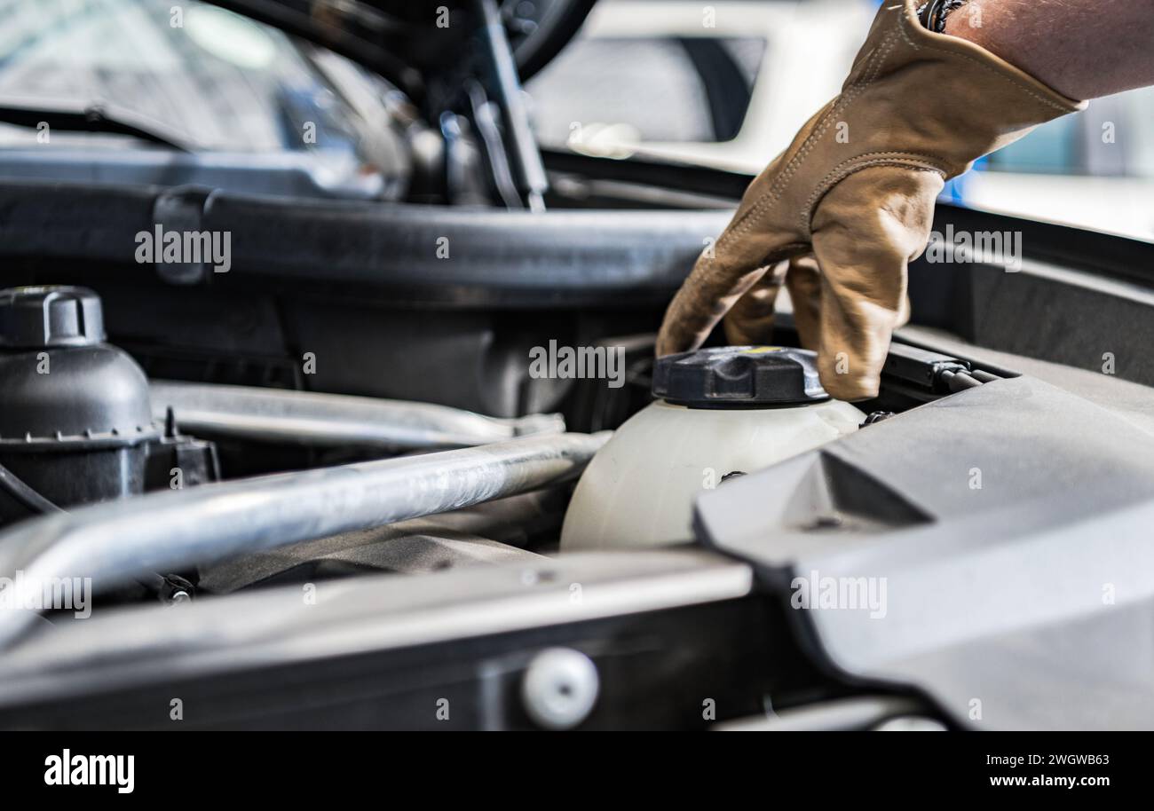 Engine coolant hi-res stock photography and images - Alamy