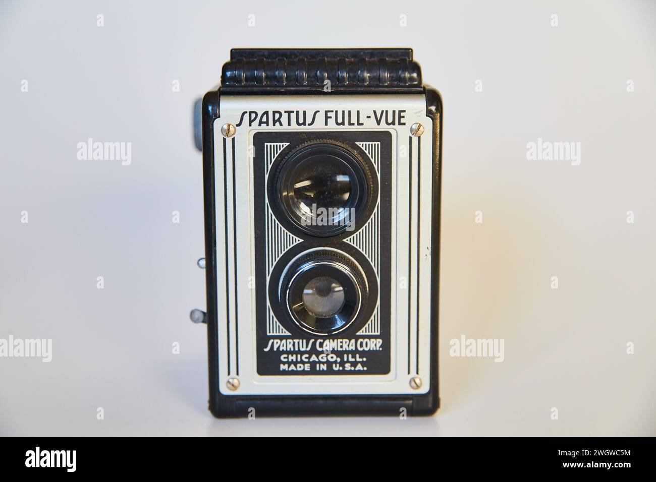 Vintage Spartus Full-Vue Camera on Off-White Background Stock Photo - Alamy