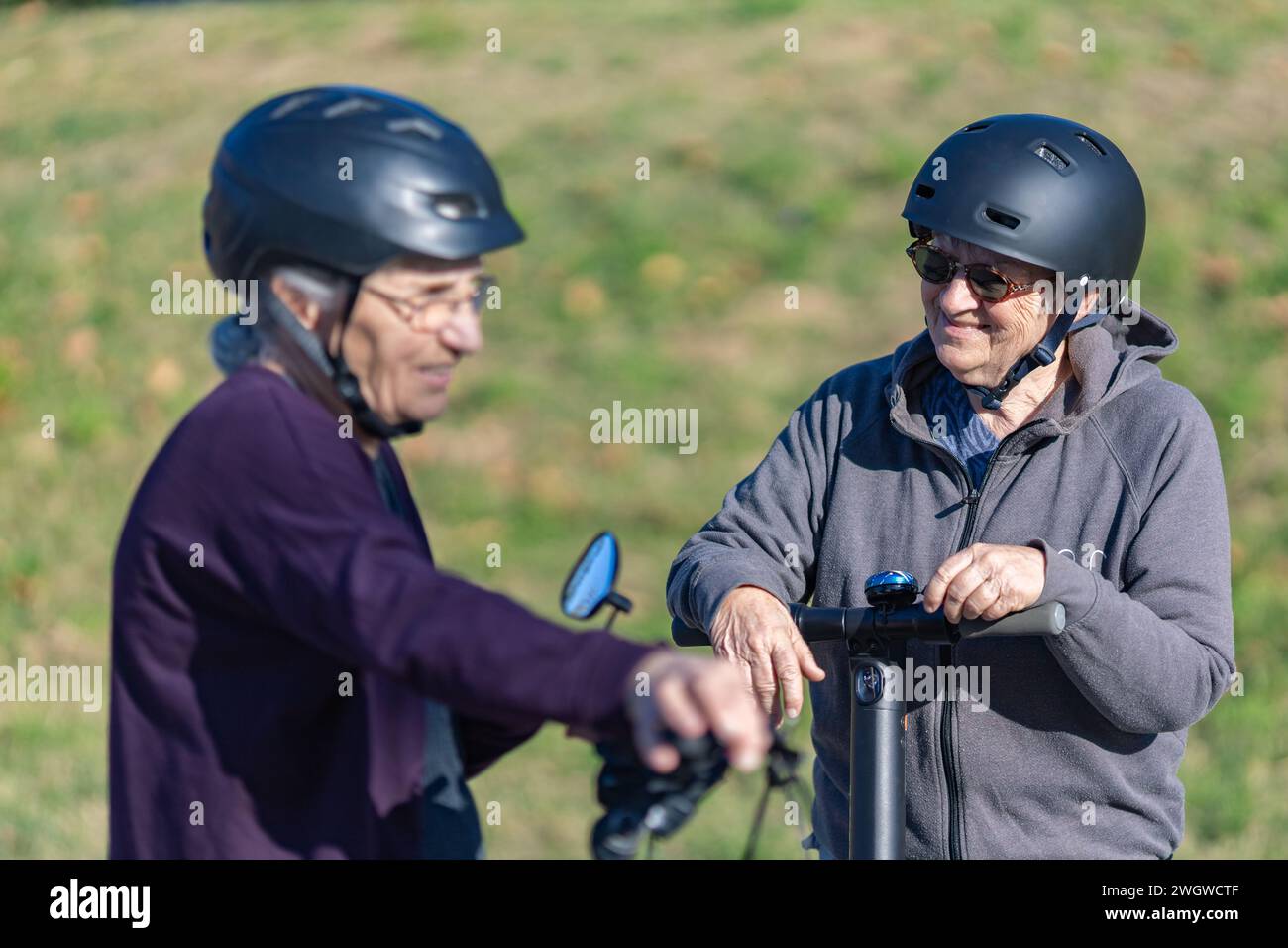 Electric scooter 2 people hi-res stock photography and images - Alamy