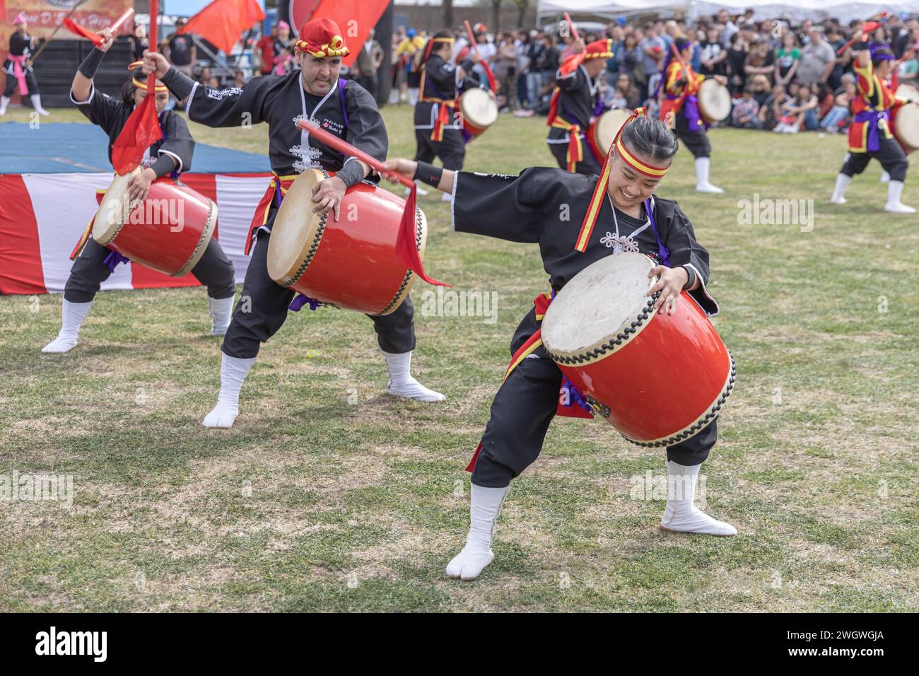 Eisa dancers okinawa hi-res stock photography and images - Alamy