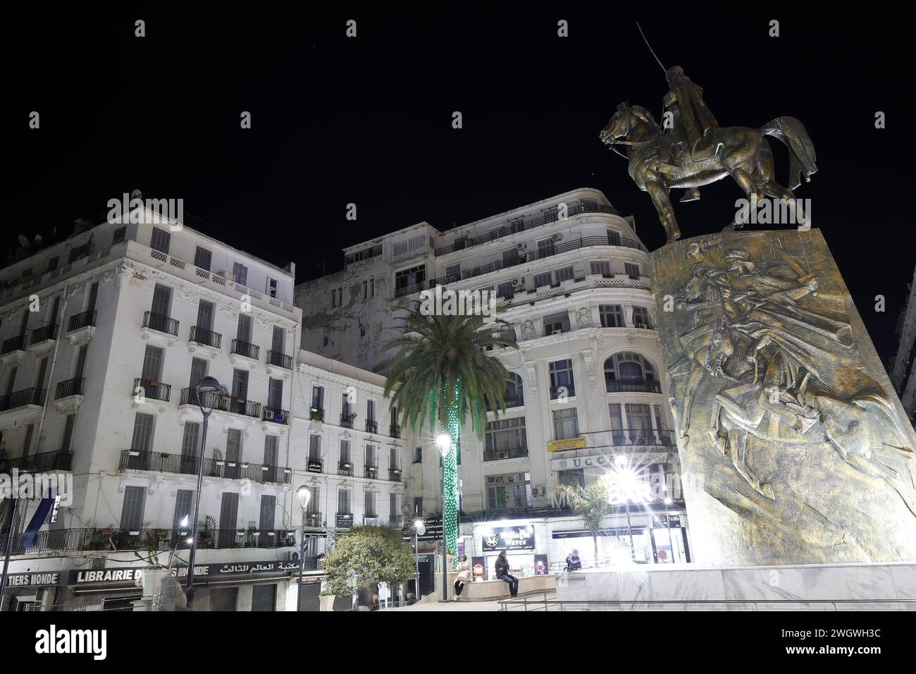 © Billel Bensalem/APP/MAXPPP - Cette photo prise le 4 fevrier 2024 montre une vue la nuit place ...