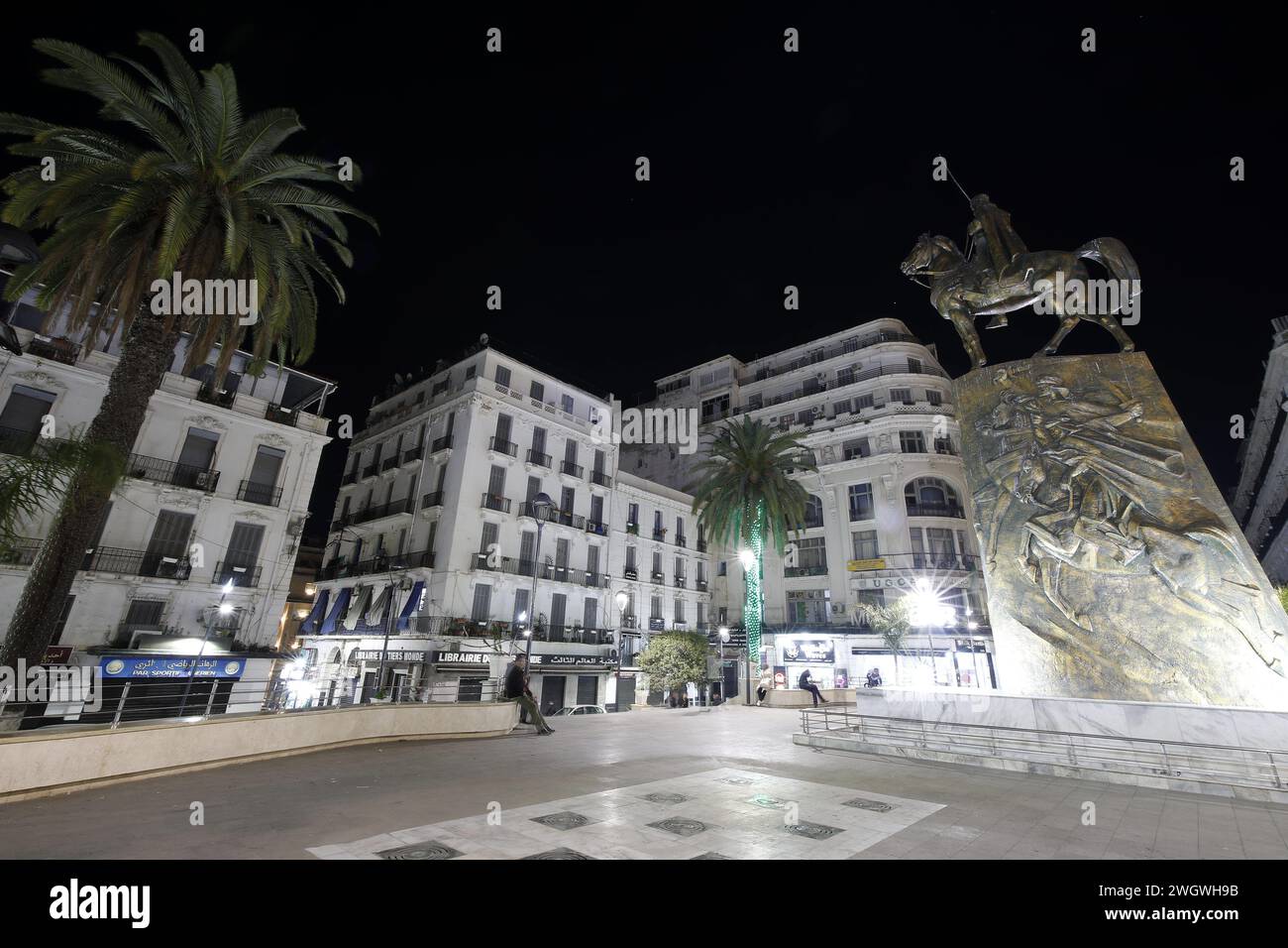 © Billel Bensalem/APP/MAXPPP - Cette photo prise le 4 fevrier 2024 montre une vue la nuit place ...