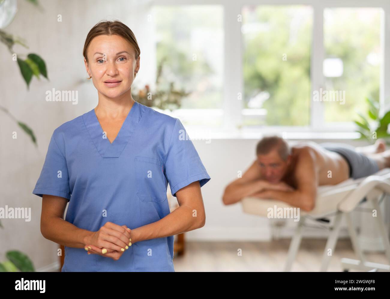 Masseuse uniform hi-res stock photography and images - Alamy