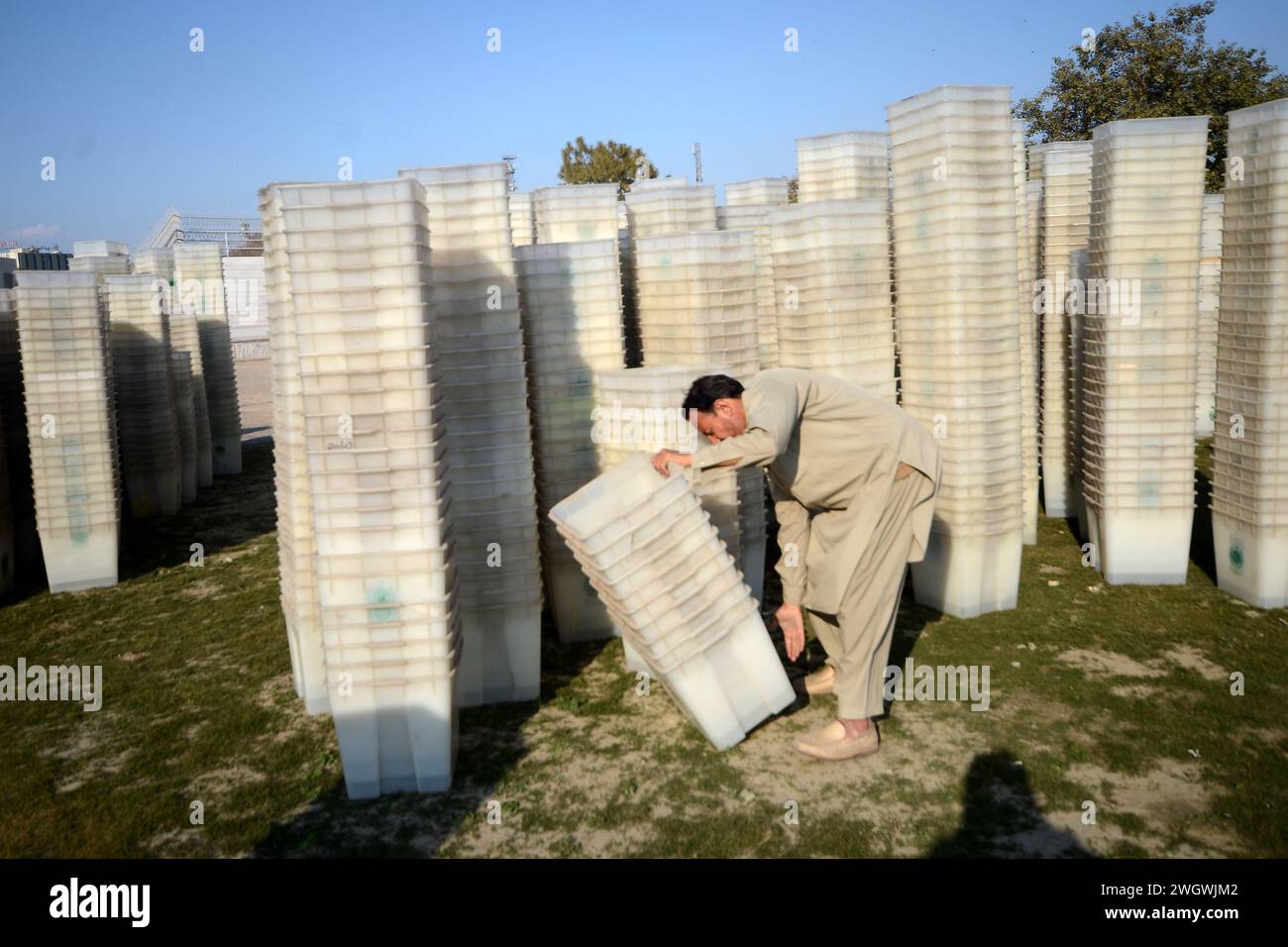 Peshawar, Peshawar, Pakistan. 6th Feb, 2024. Election commission ...