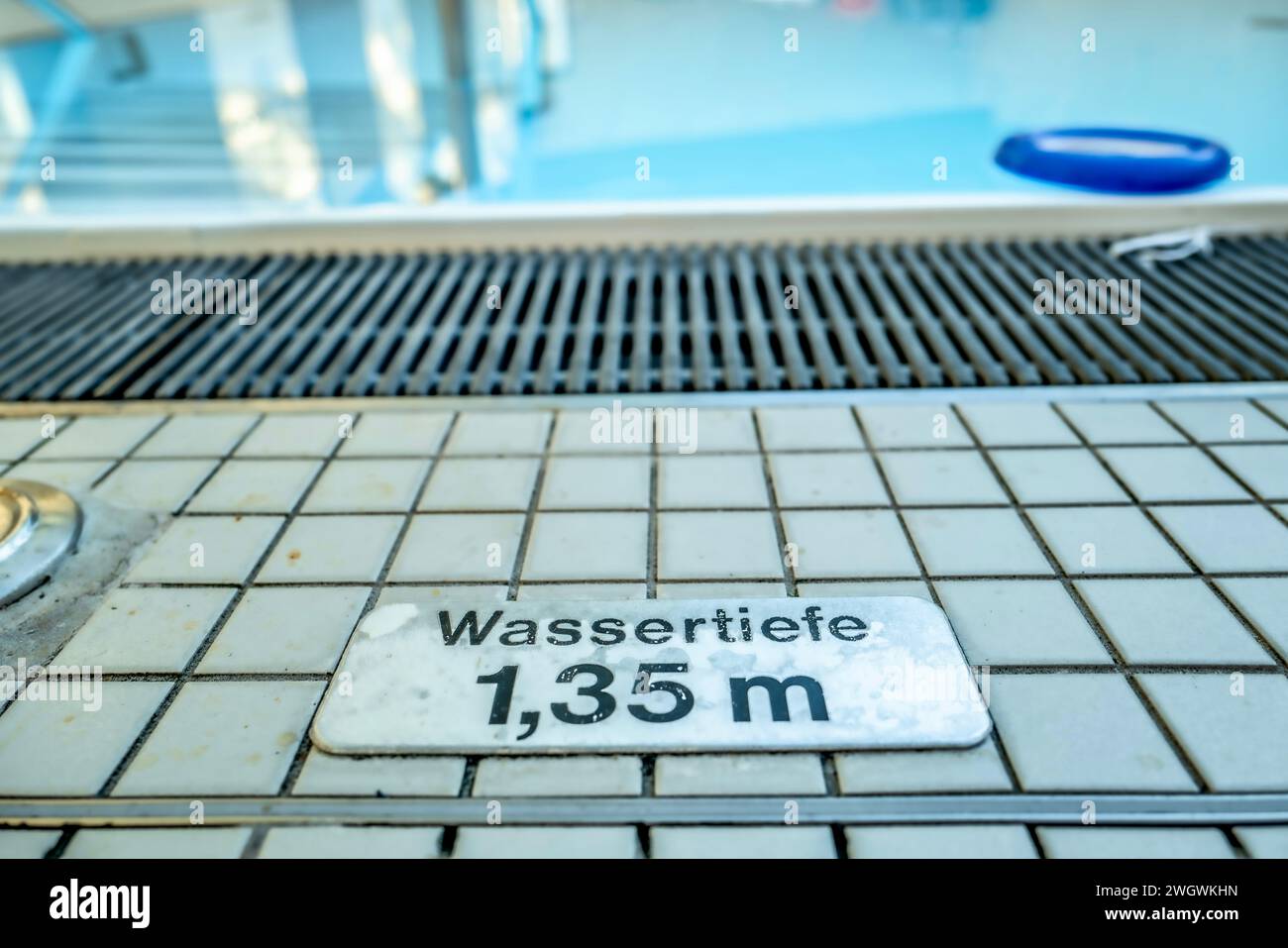 Swimming pool with indication of water depth hi-res stock photography ...