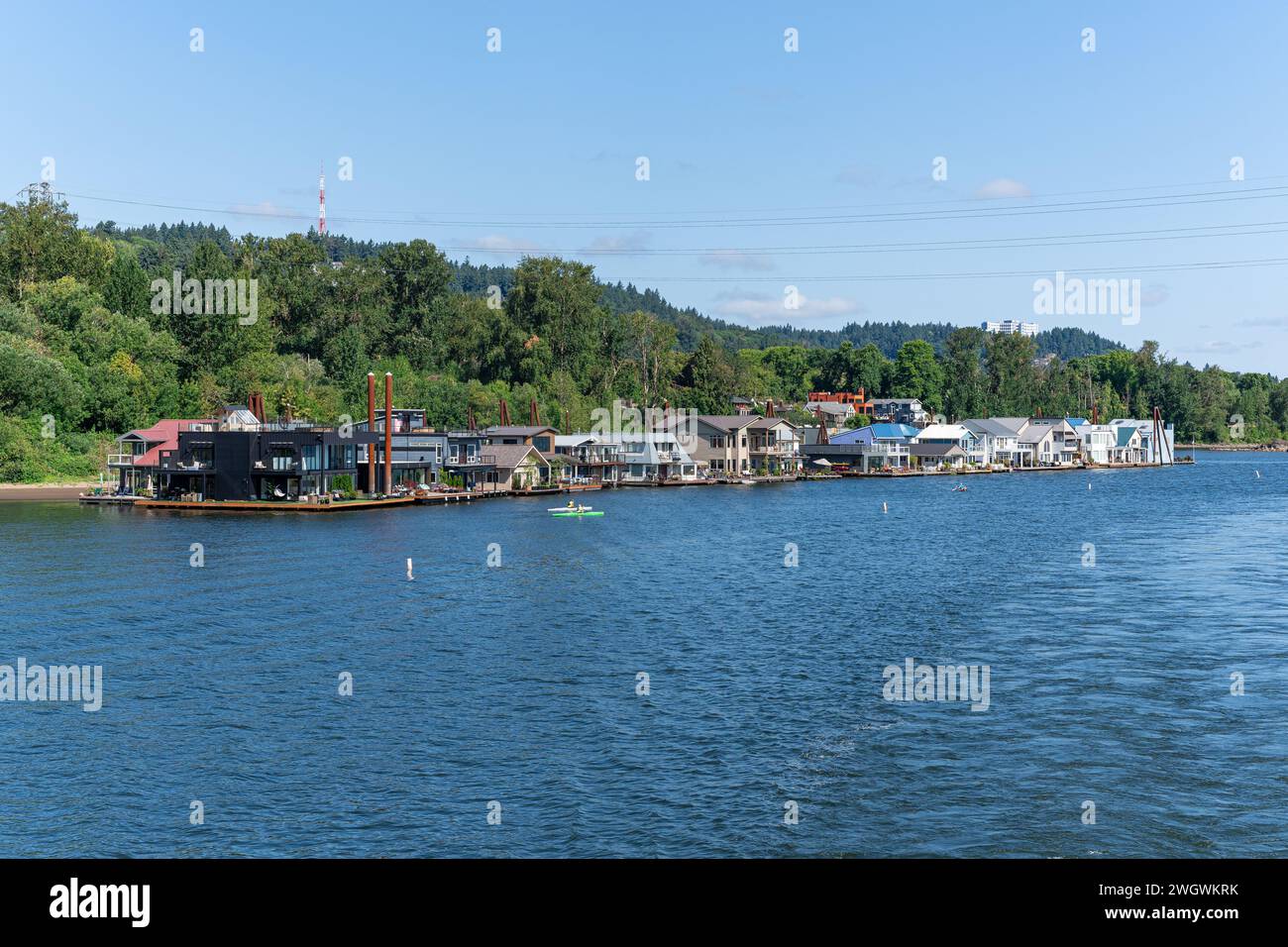 A community of Floating Homes Along The Willamette River in Portland ...