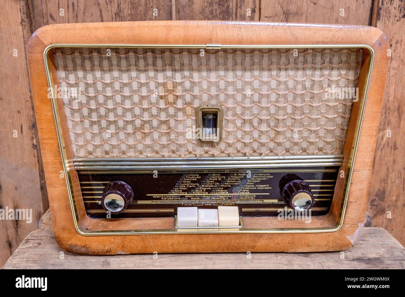Old vintage radio made of wood Stock Photo - Alamy