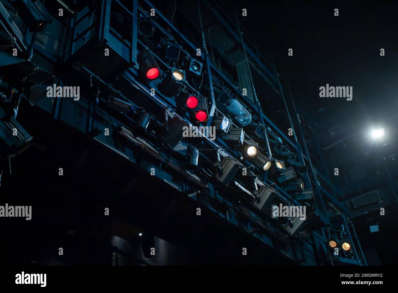 Stage lights spotlights illuminate concert hi-res stock photography and ...