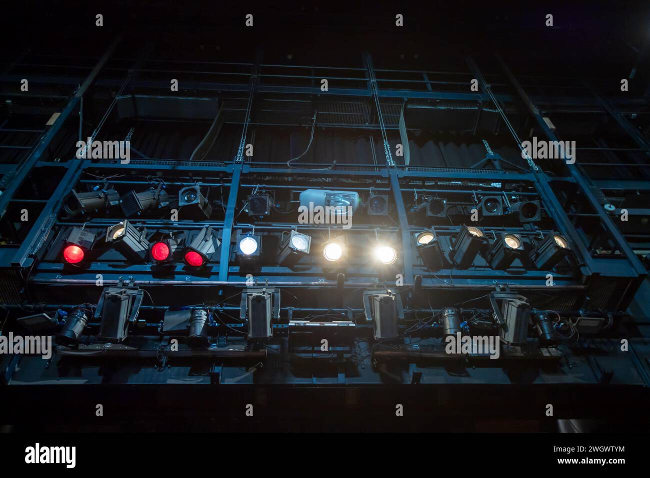 Theater spotlights hi-res stock photography and images - Alamy