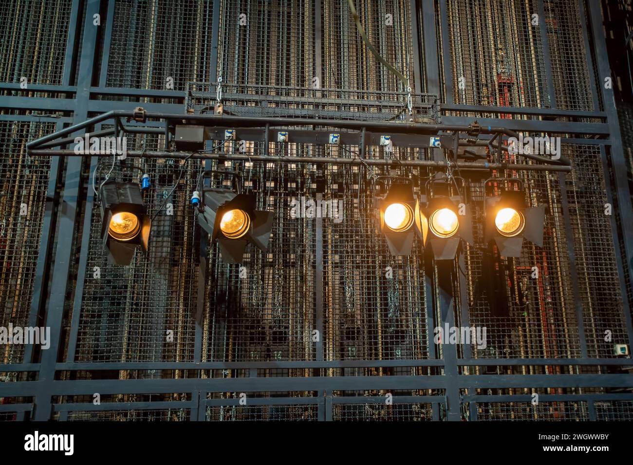 Metal mesh wall hi-res stock photography and images - Alamy