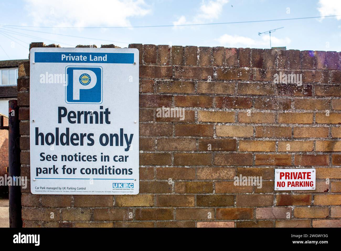 No unauthorised parking signs Stock Photo - Alamy