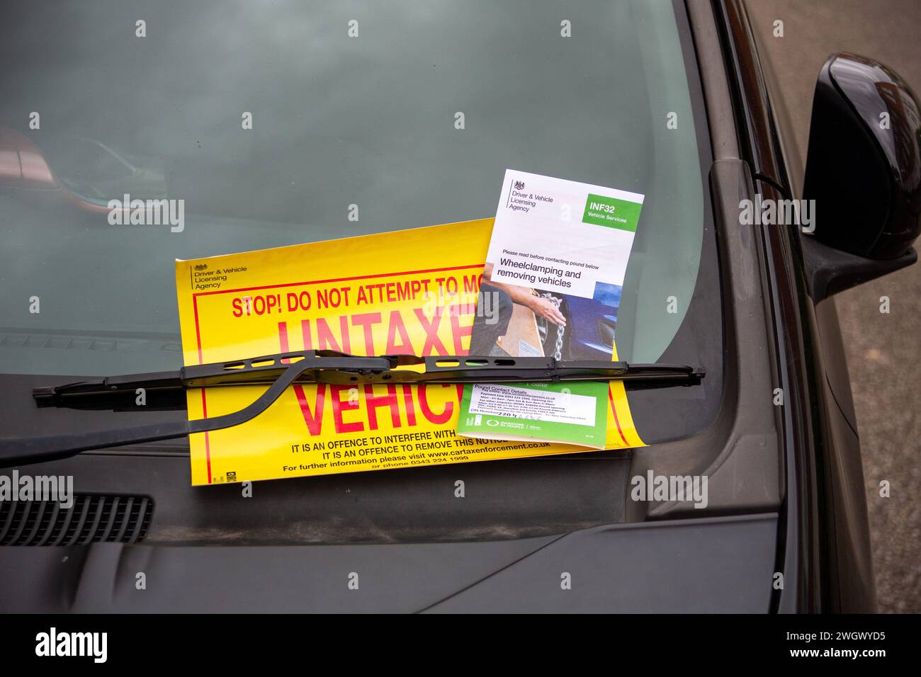 Driver vehicle licensing authority hi-res stock photography and images ...