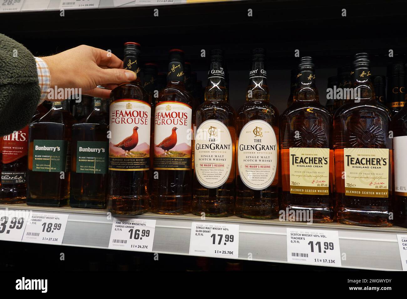 Supermarket alcohol spirits hi-res stock photography and images - Alamy