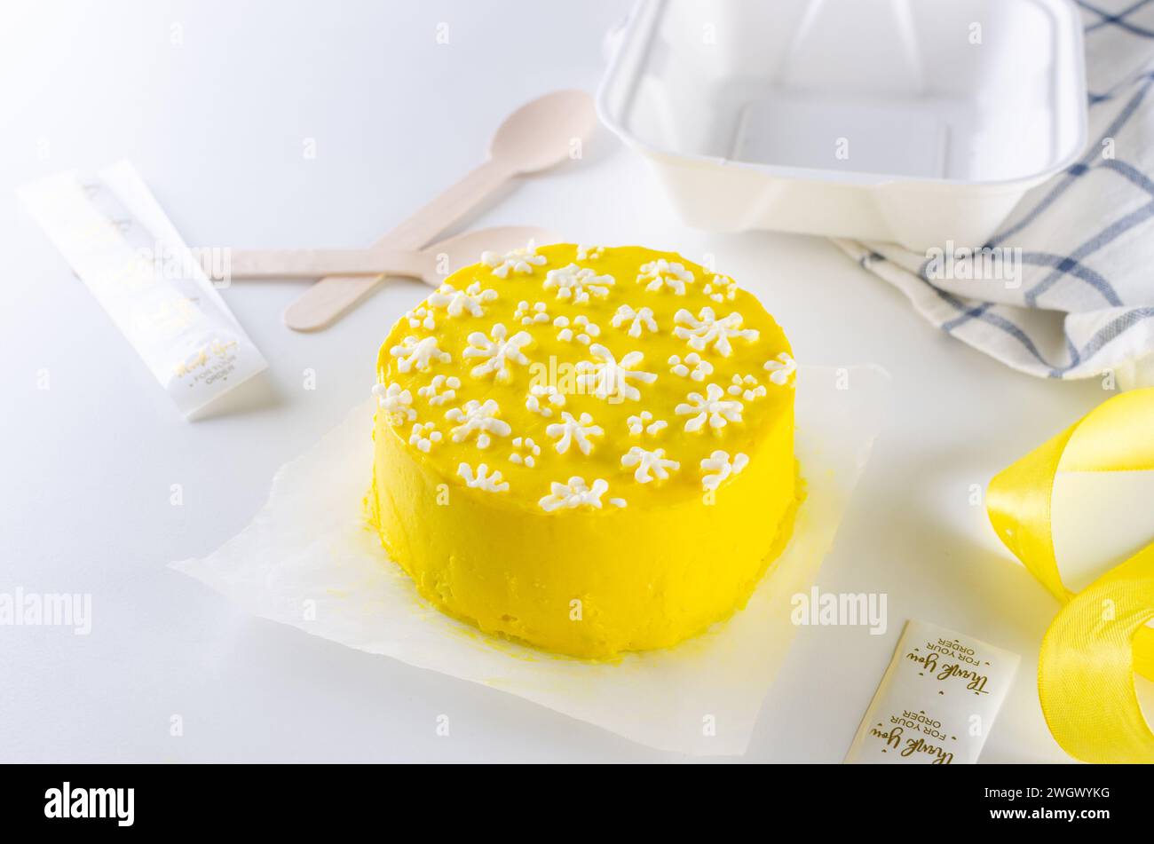 A small bento cake with spring decor and daisies made of cream. Mini ...