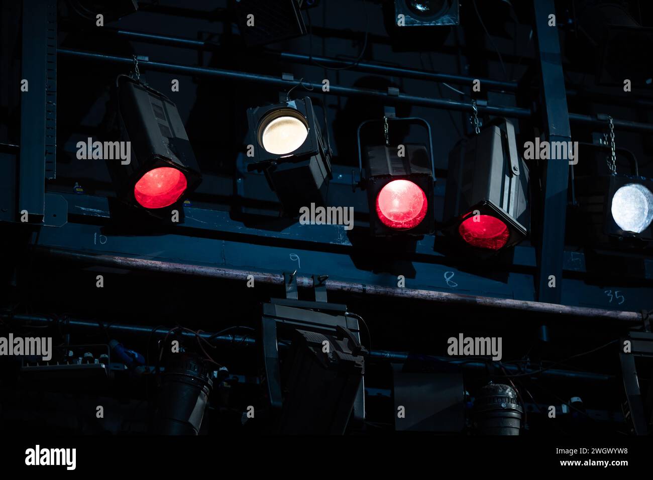 Stage lights spotlights illuminate concert hi-res stock photography and ...