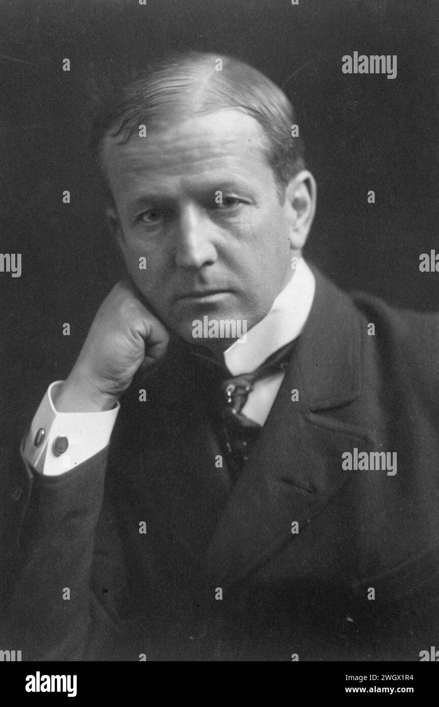 Arthur Brisbane, head-and-shoulders portrait, facing slightly left ...
