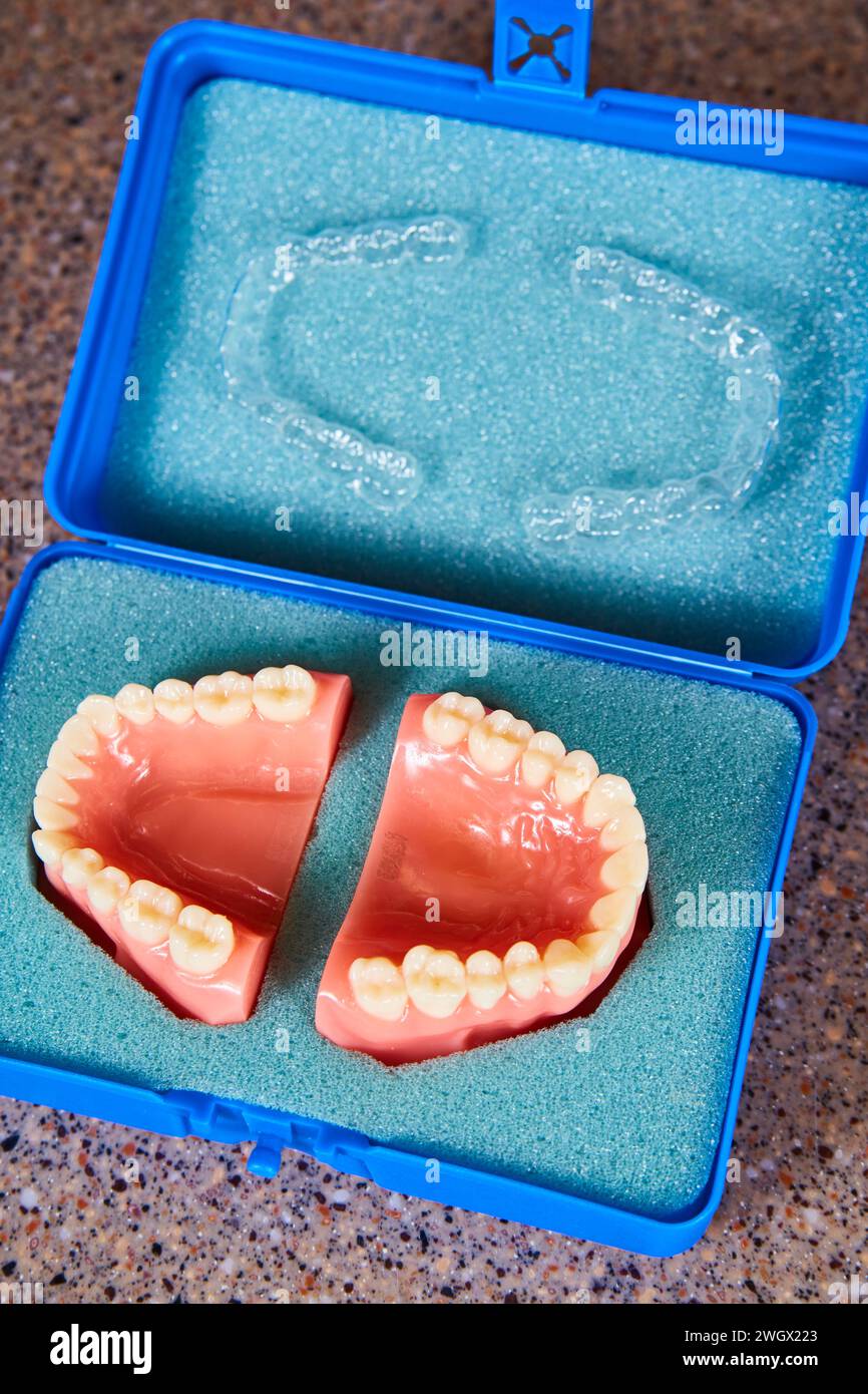 Denture sponge hi-res stock photography and images - Alamy