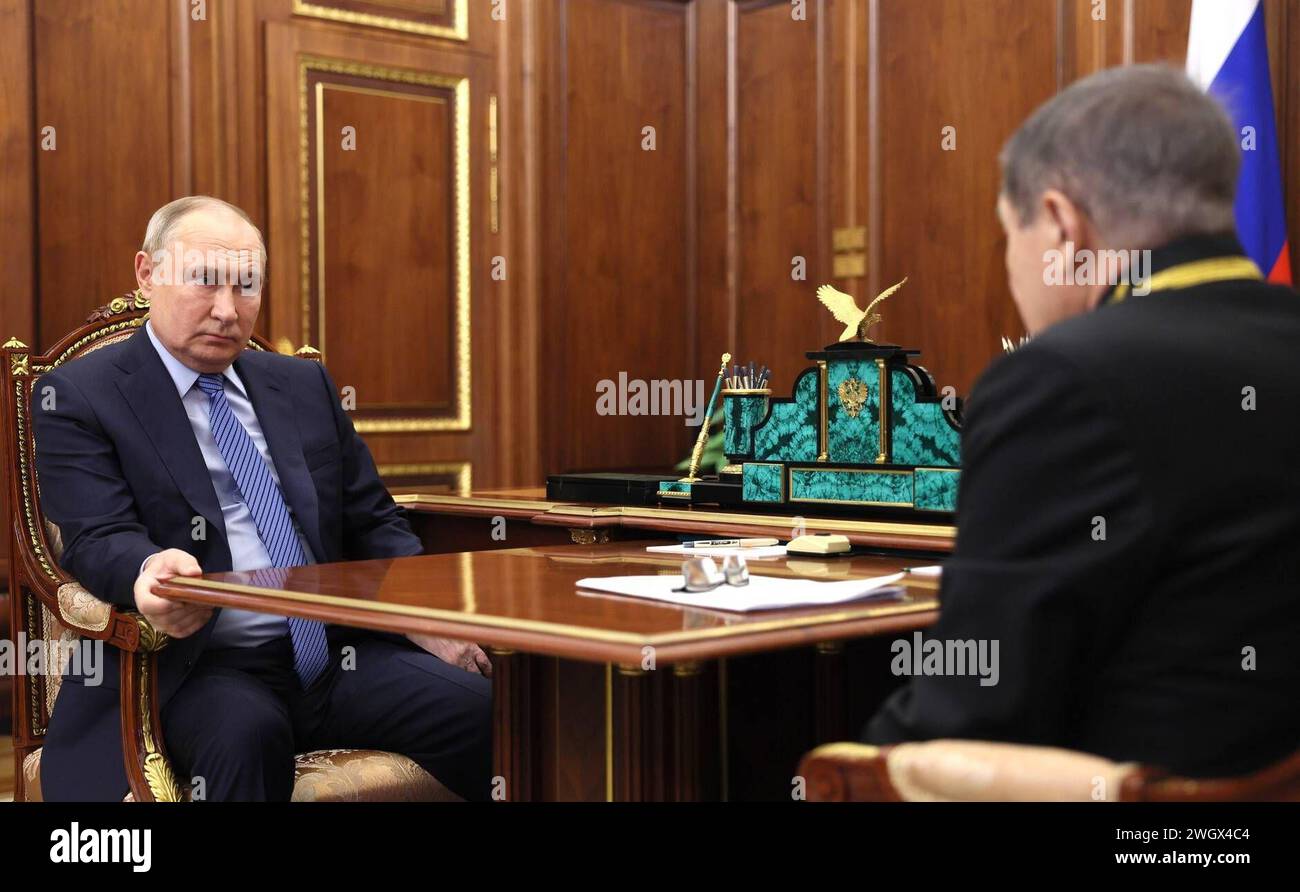 Russian President Vladimir Putin held a working meeting with President ...
