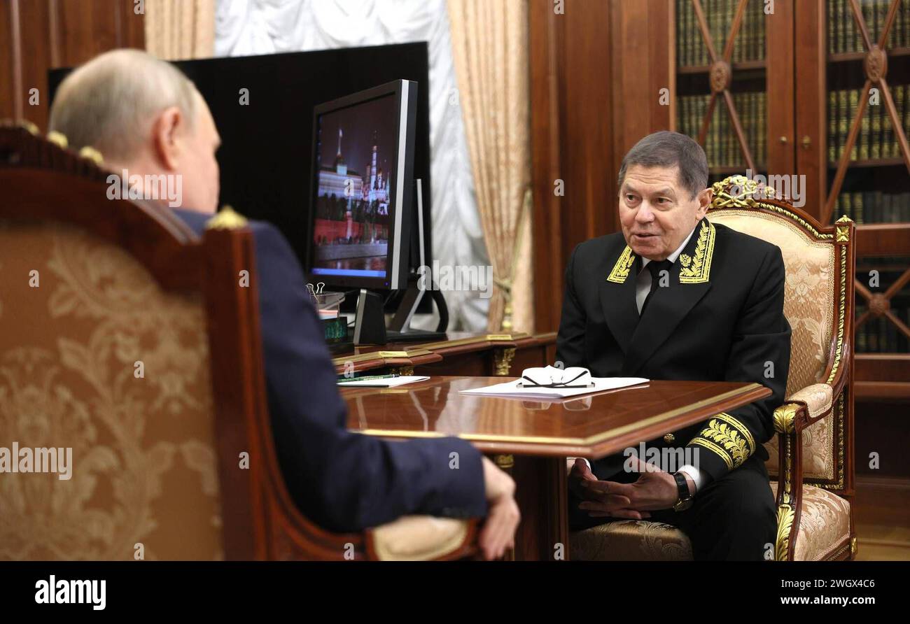 Russian President Vladimir Putin held a working meeting with President ...