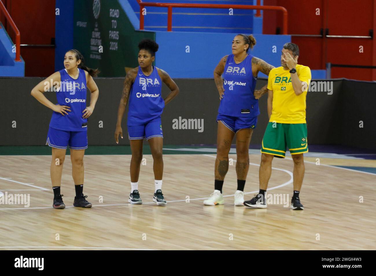BELÉM, PA - 06.02.2024: TREINO SELEÇÃO FEMININA DE BASQUETE - Training ...