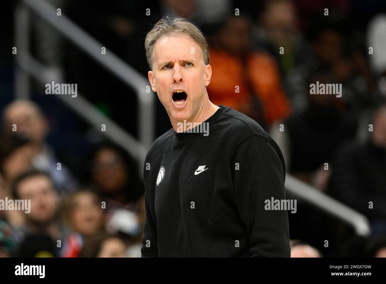 Washington Wizards interim head coach Brian Keefe in action during the ...