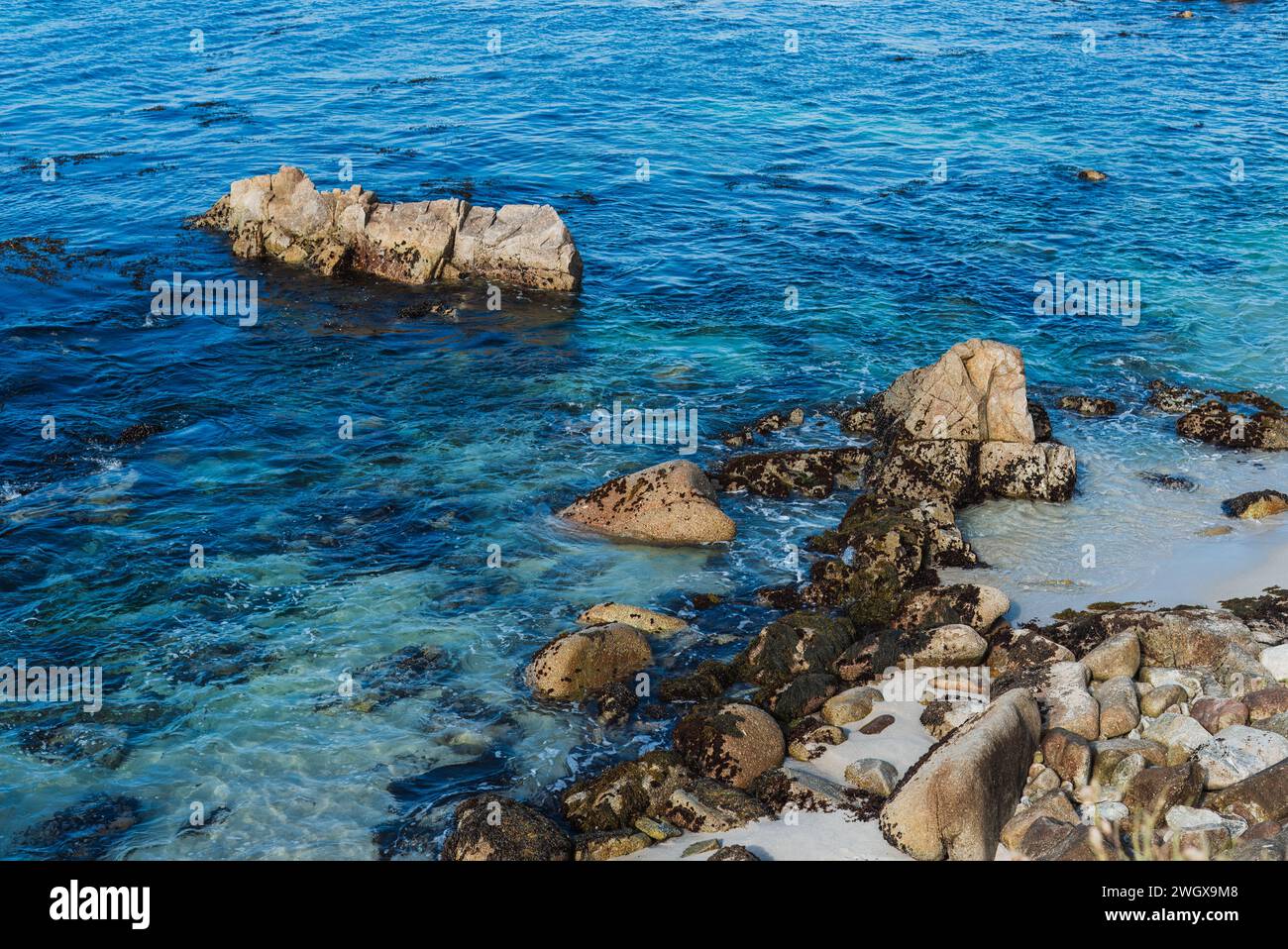 Blue water waves rocky beach hi-res stock photography and images - Alamy