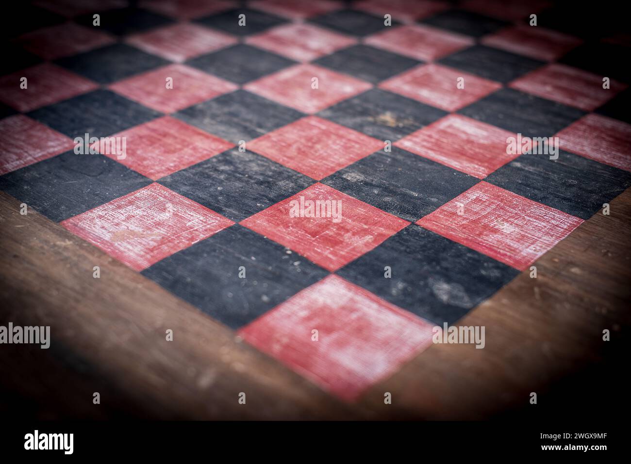 Wooden checker board hi-res stock photography and images - Alamy