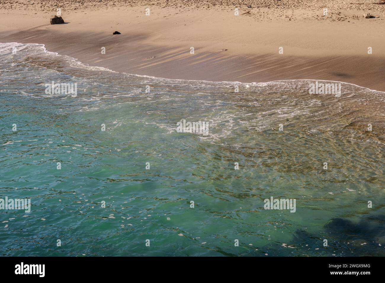 Waves rolling onto shore hi-res stock photography and images - Alamy