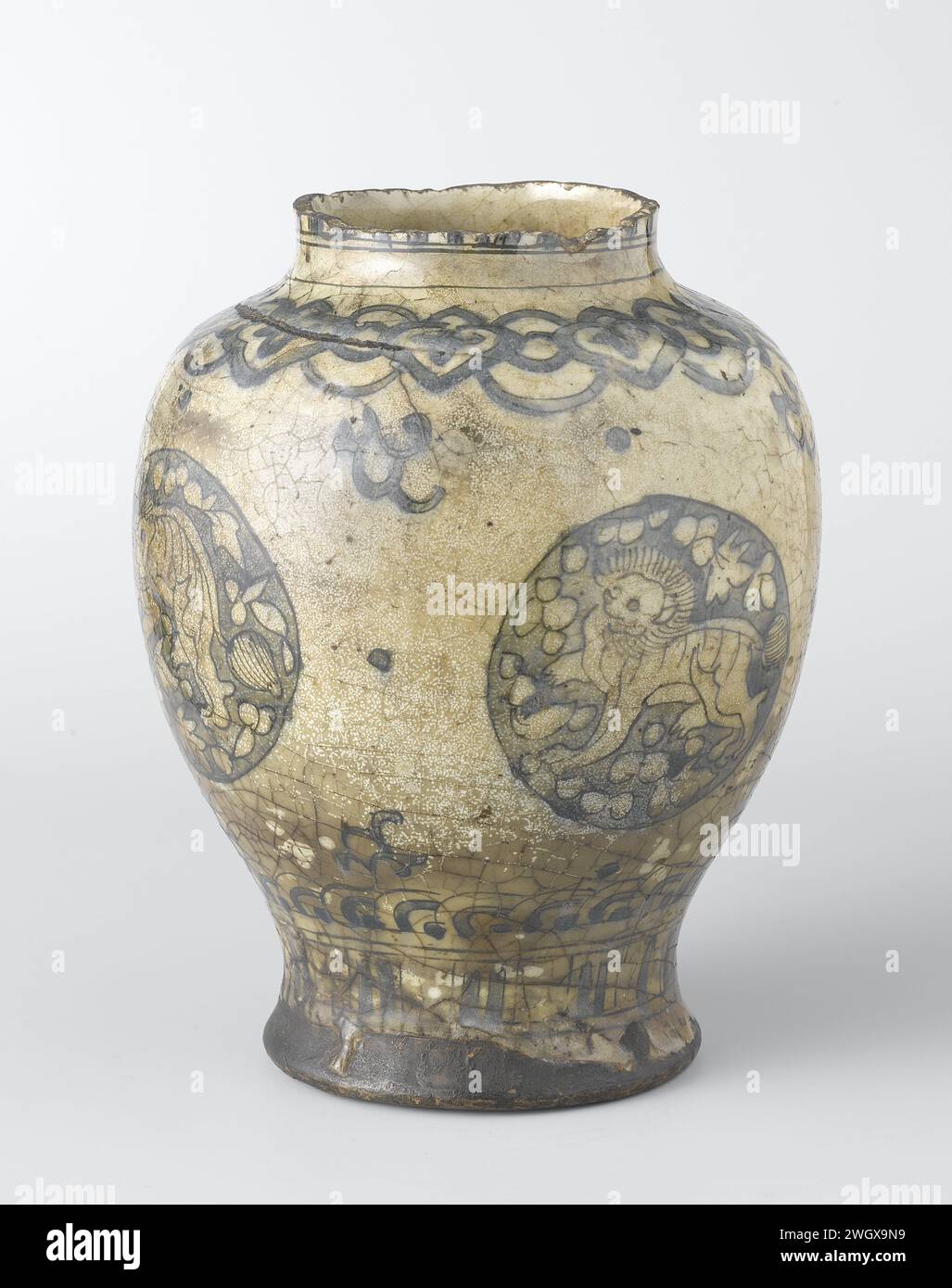 Baluster vase with four medallions with a lion, c. 1600 - c. 1699 vase ...