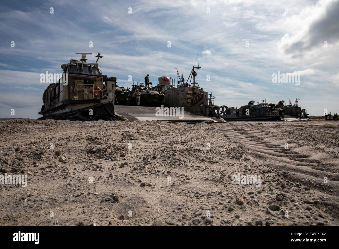 Assault Craft Unit 4 offloads 22nd Marine Expeditionary Unit (1 Stock ...