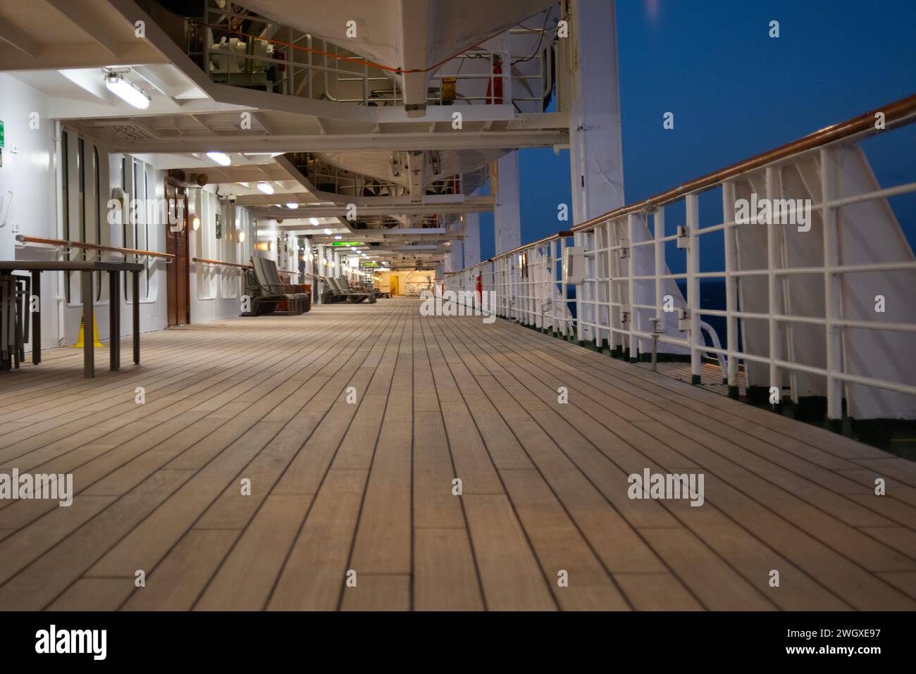 Prom deck cruise ship hi-res stock photography and images - Alamy