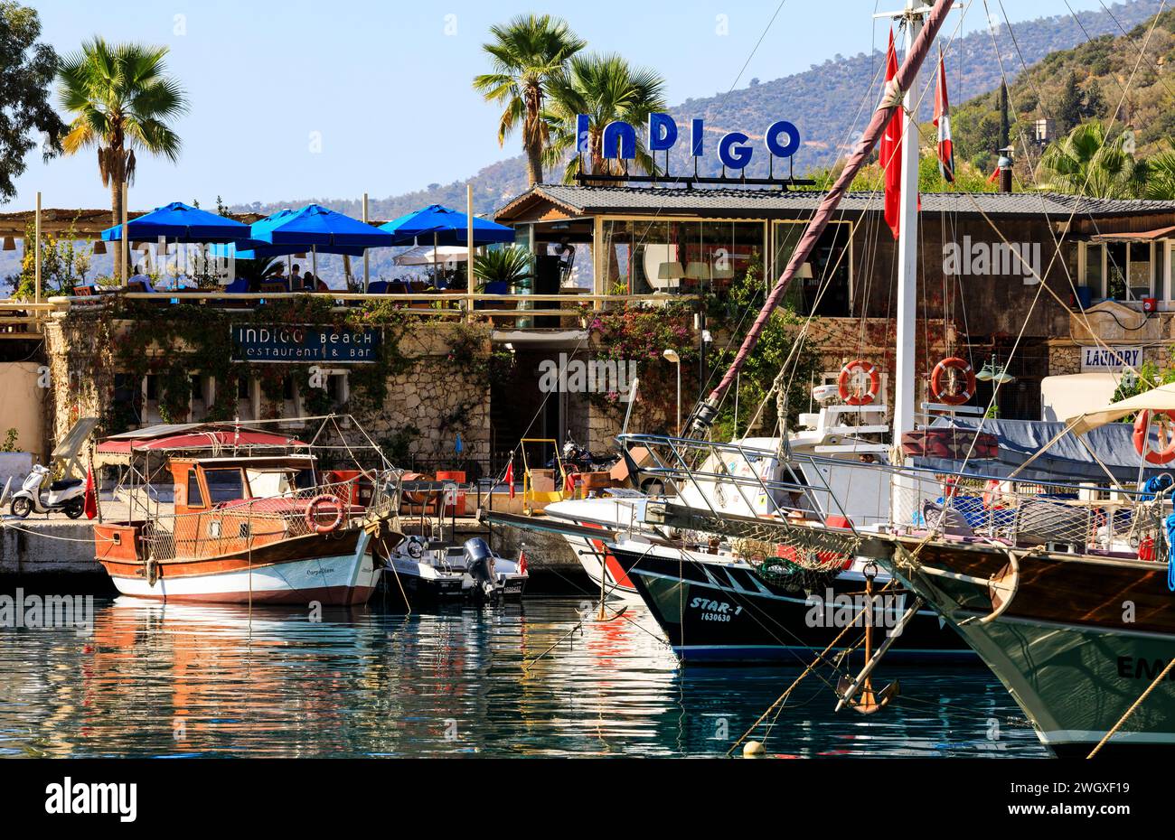 Harbour beach club hi-res stock photography and images - Alamy