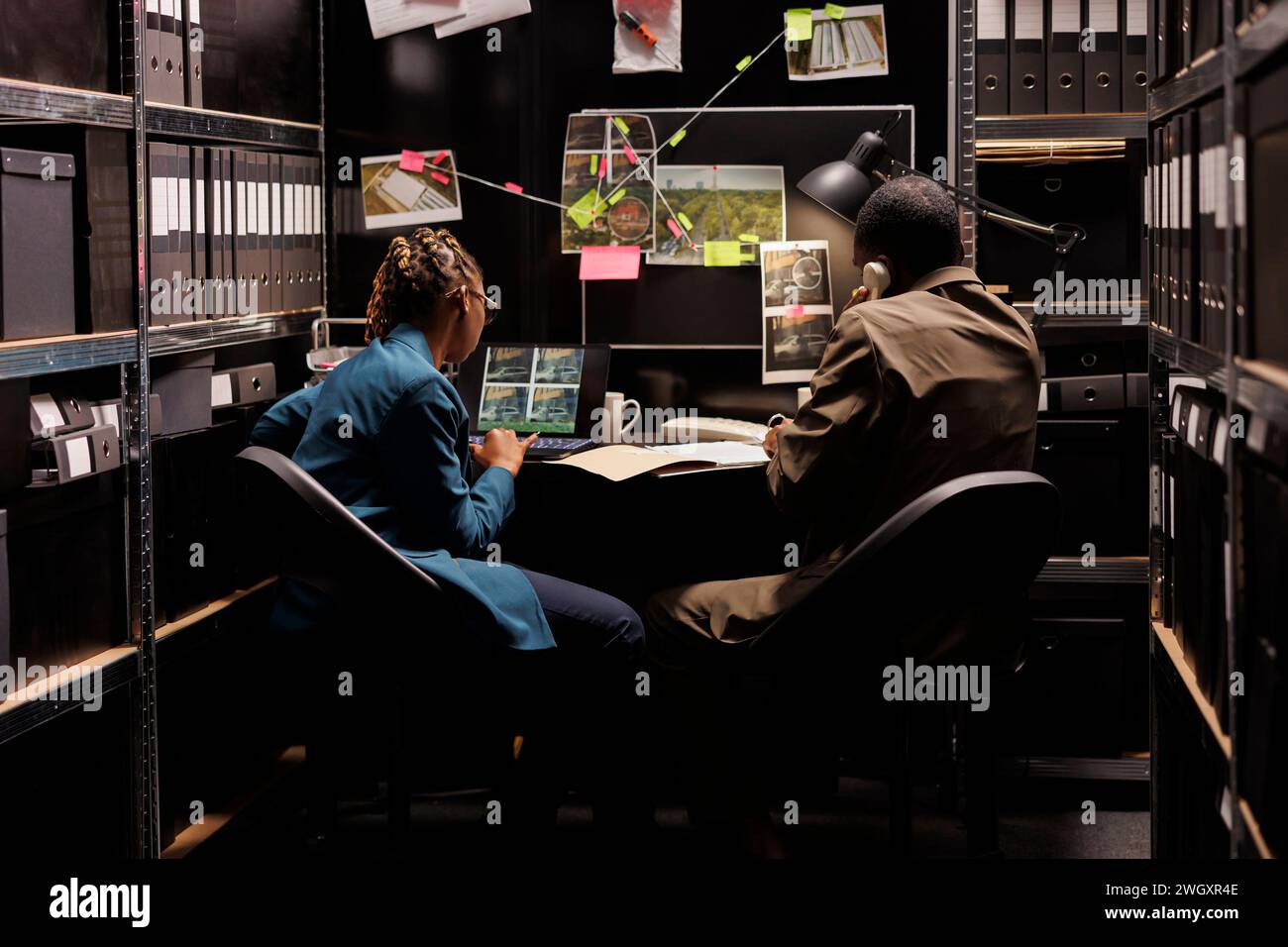 Crime scene investigators look hi-res stock photography and images - Alamy