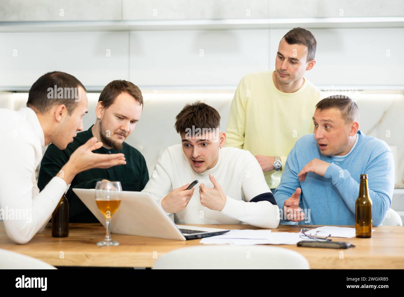 Empathy bonding asian hi-res stock photography and images - Alamy