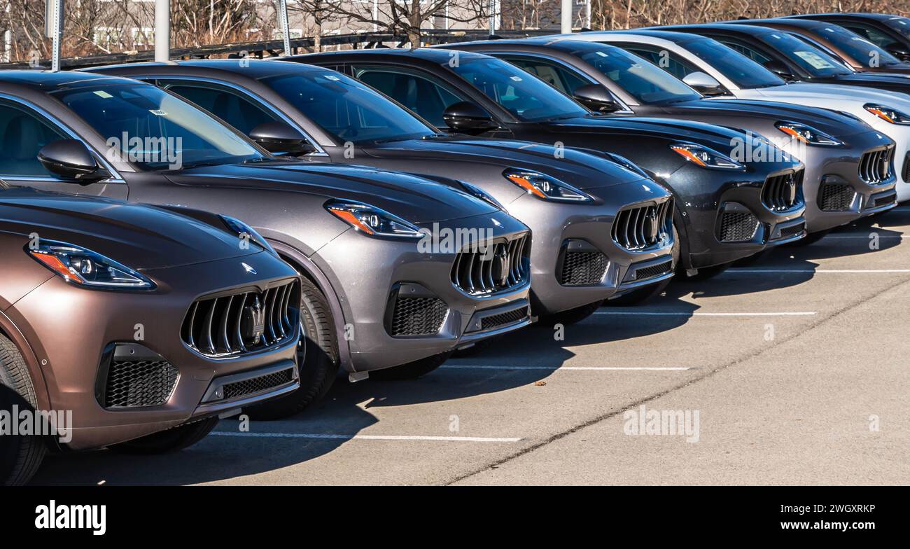 A line of new Maserati vehicles for sale at a dealership Stock Photo ...