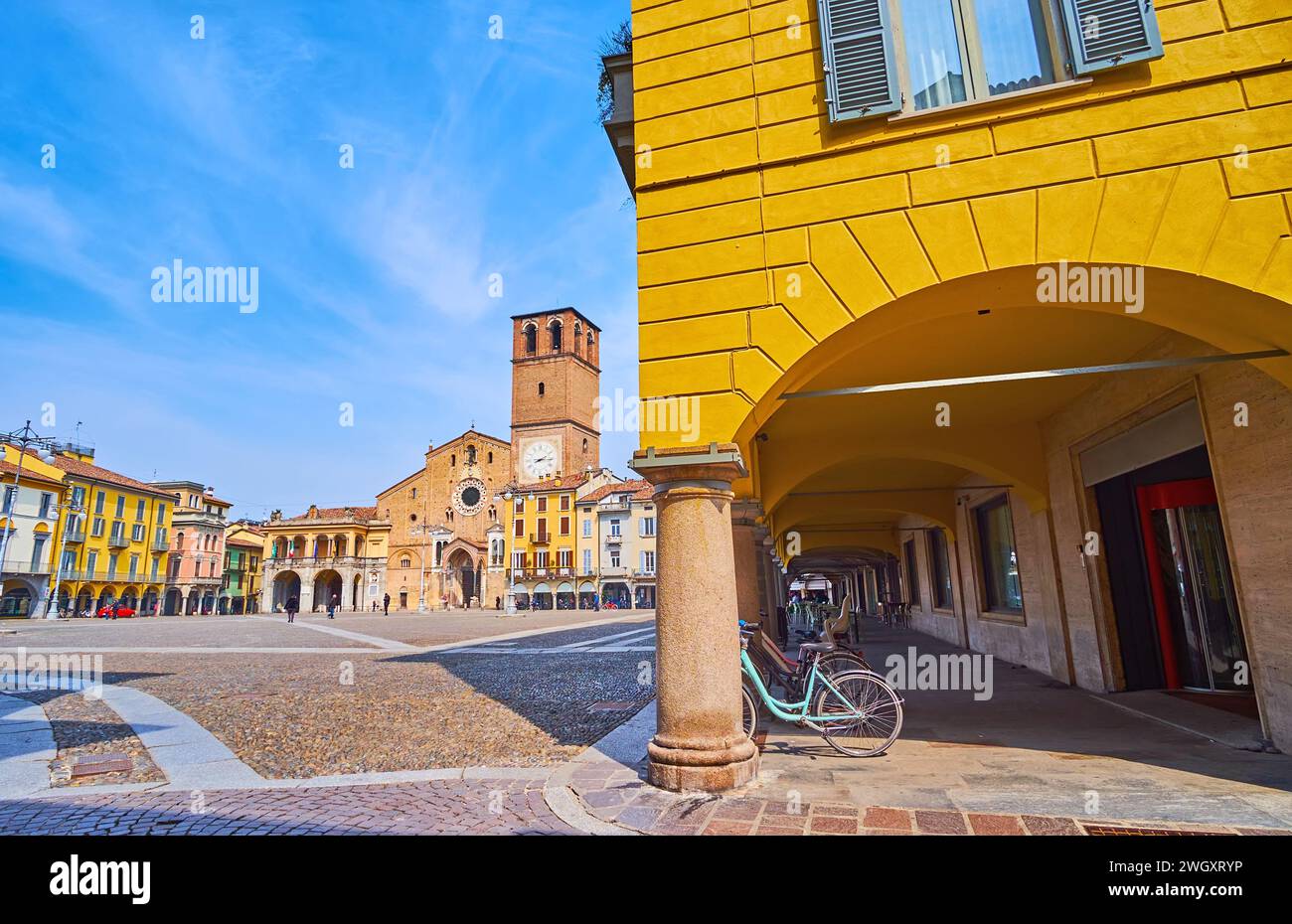 Duomo di lodi hi-res stock photography and images - Alamy