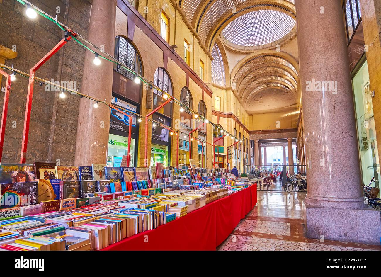 Fascist architecture interior hi-res stock photography and images - Alamy