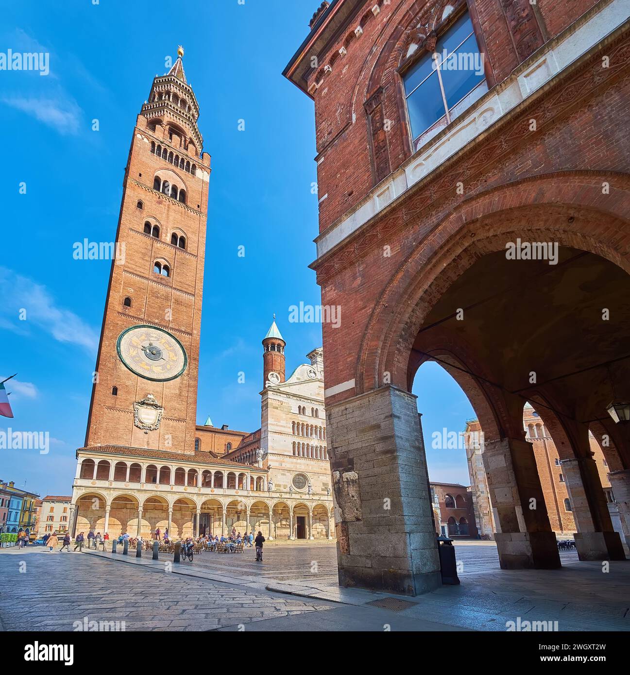 The medieval Cremona Cathedral with tall Torrazzo bell tower from Via ...