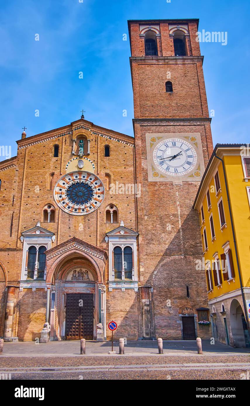 Duomo di lodi hi-res stock photography and images - Alamy