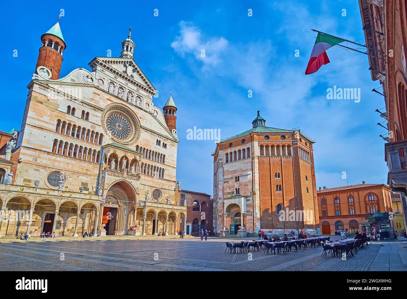 Cattedrale di santa maria assunta cremona hi-res stock photography and ...