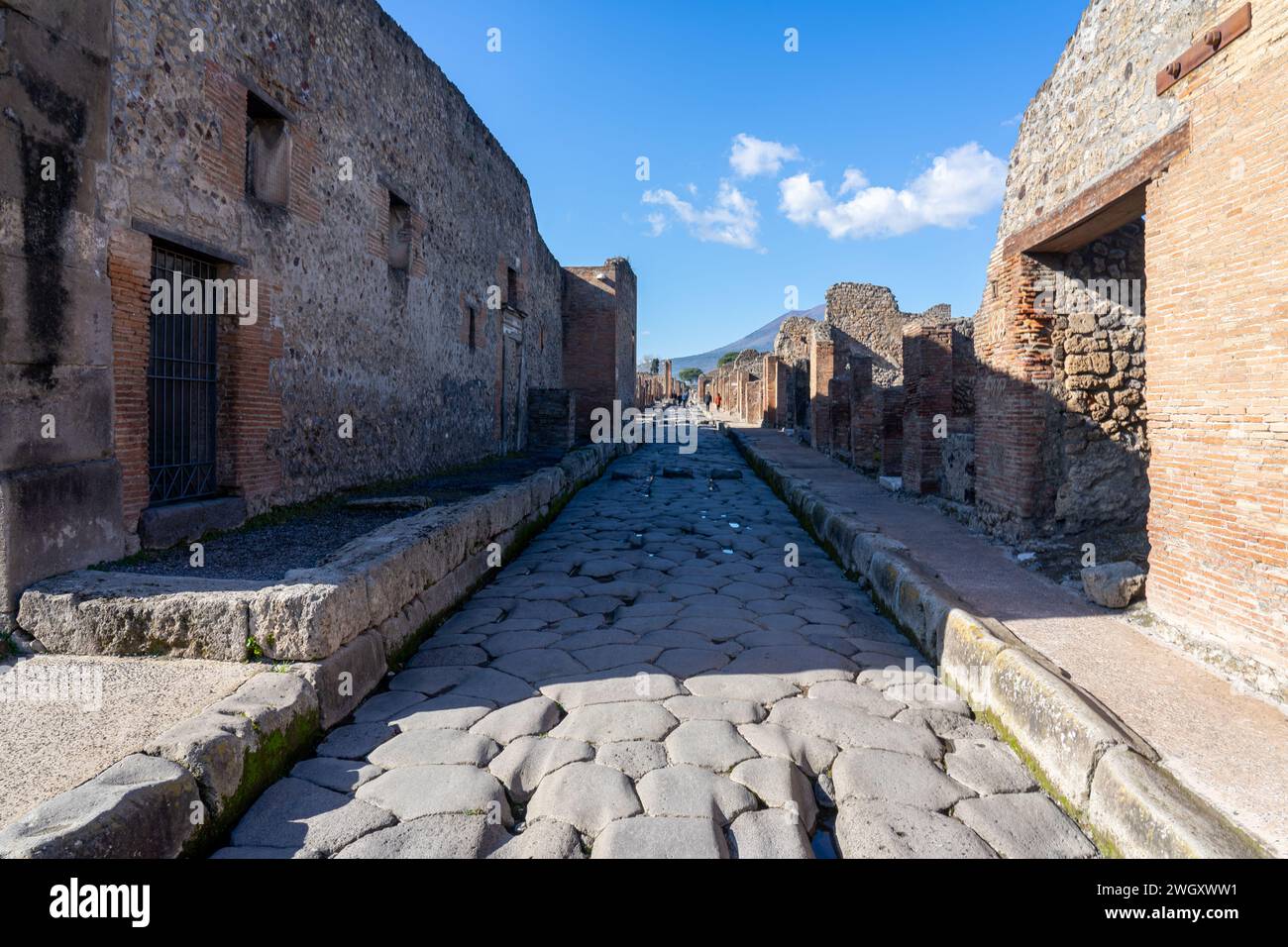road with vesuvius volcano background in pompeii archeological. Pompeii ...