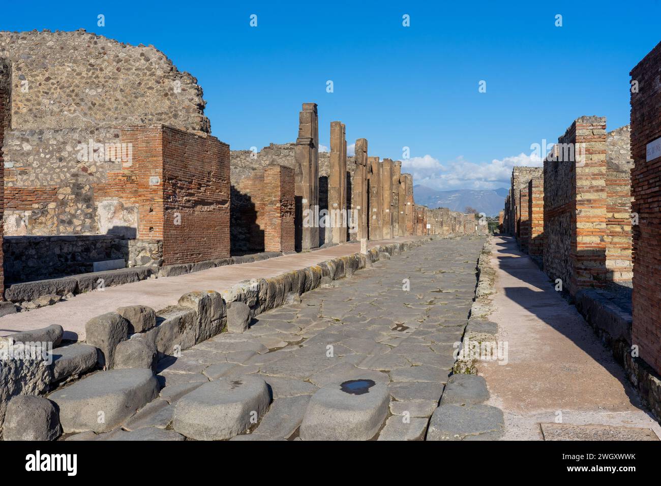 road with vesuvius volcano background in pompeii archeological. Pompeii ...