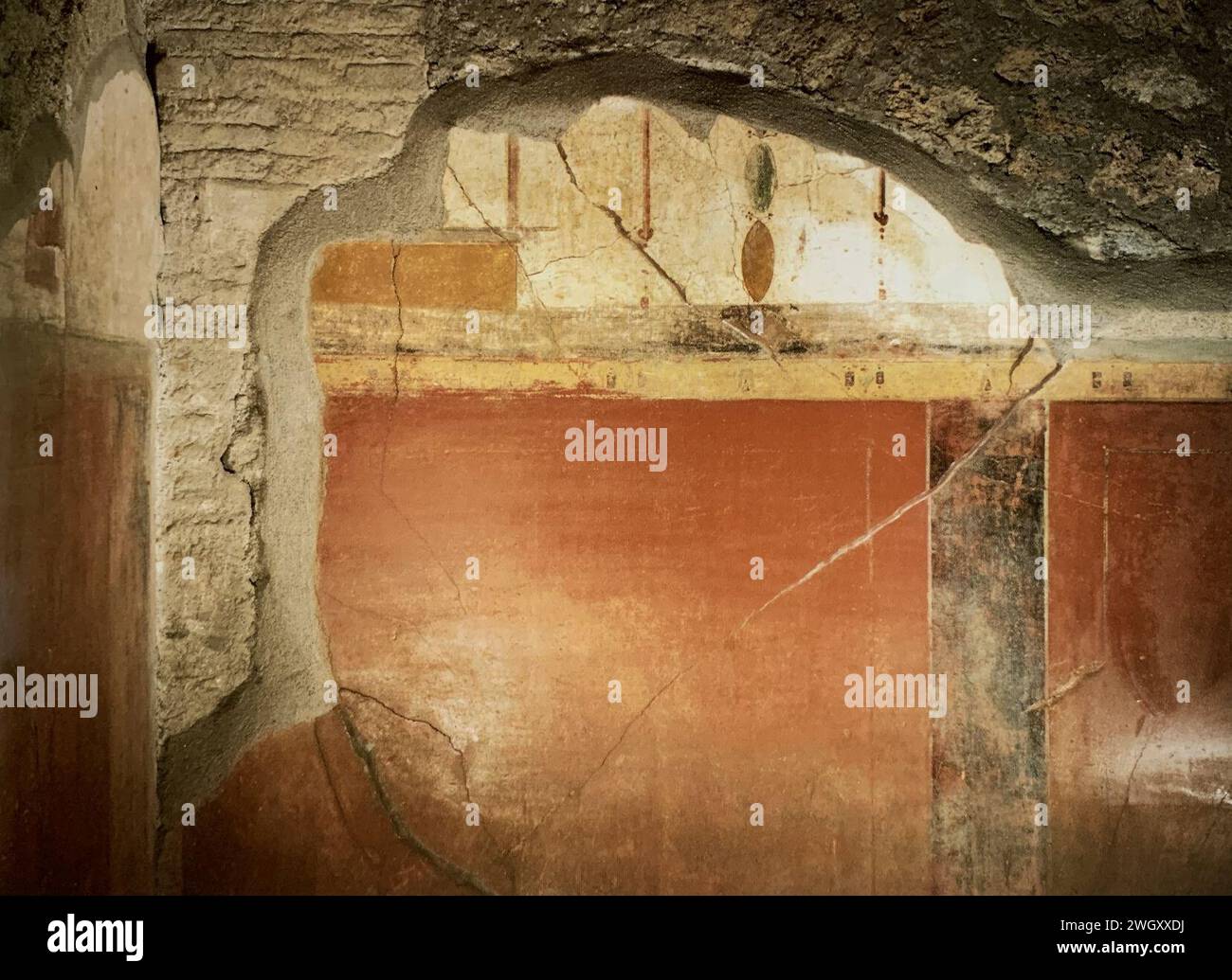 Atrium b South wall Upper zone South side House of the Ceii Pompeii ...
