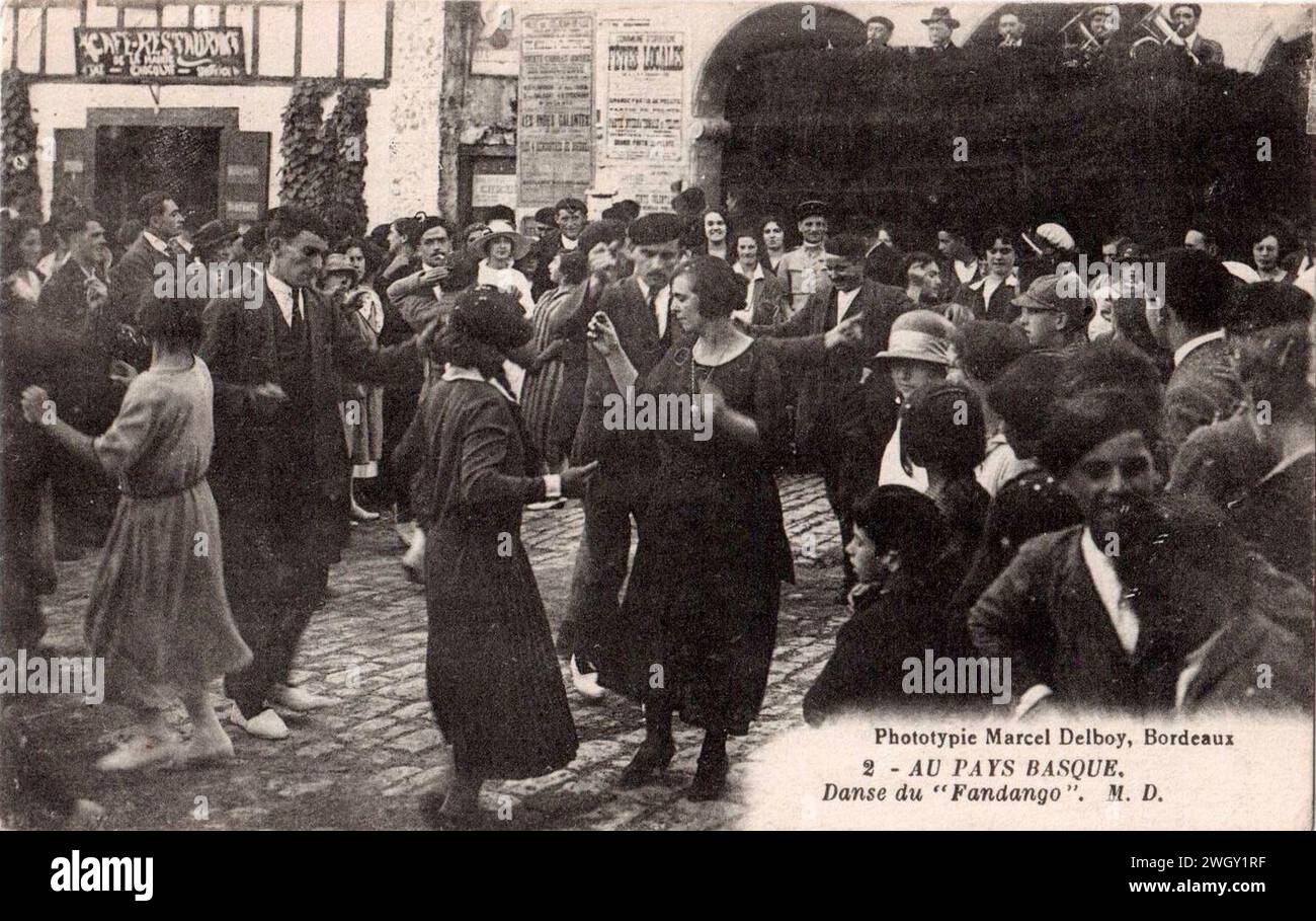 Danse basque hi-res stock photography and images - Alamy