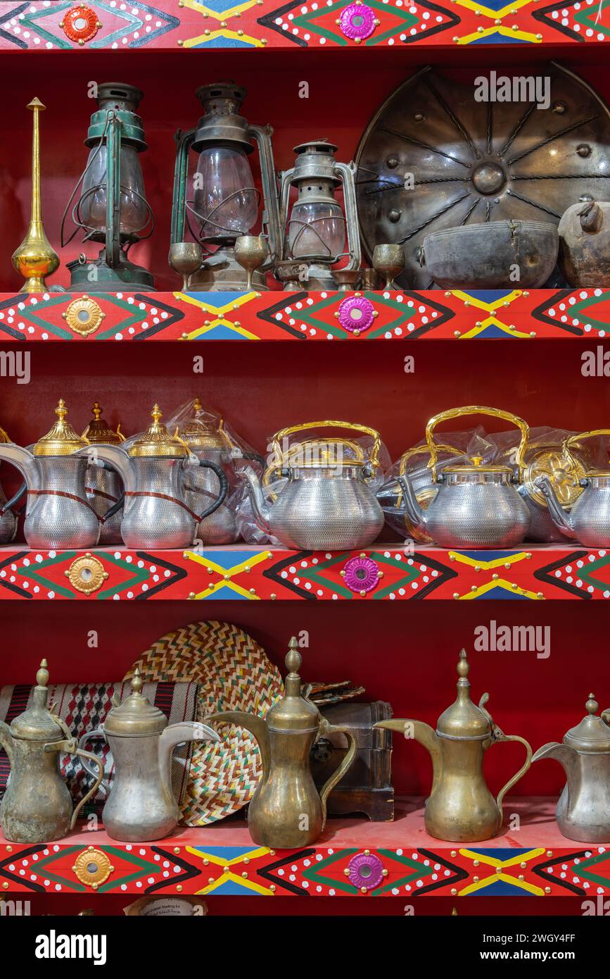 Saudi arabia tea hi-res stock photography and images - Alamy