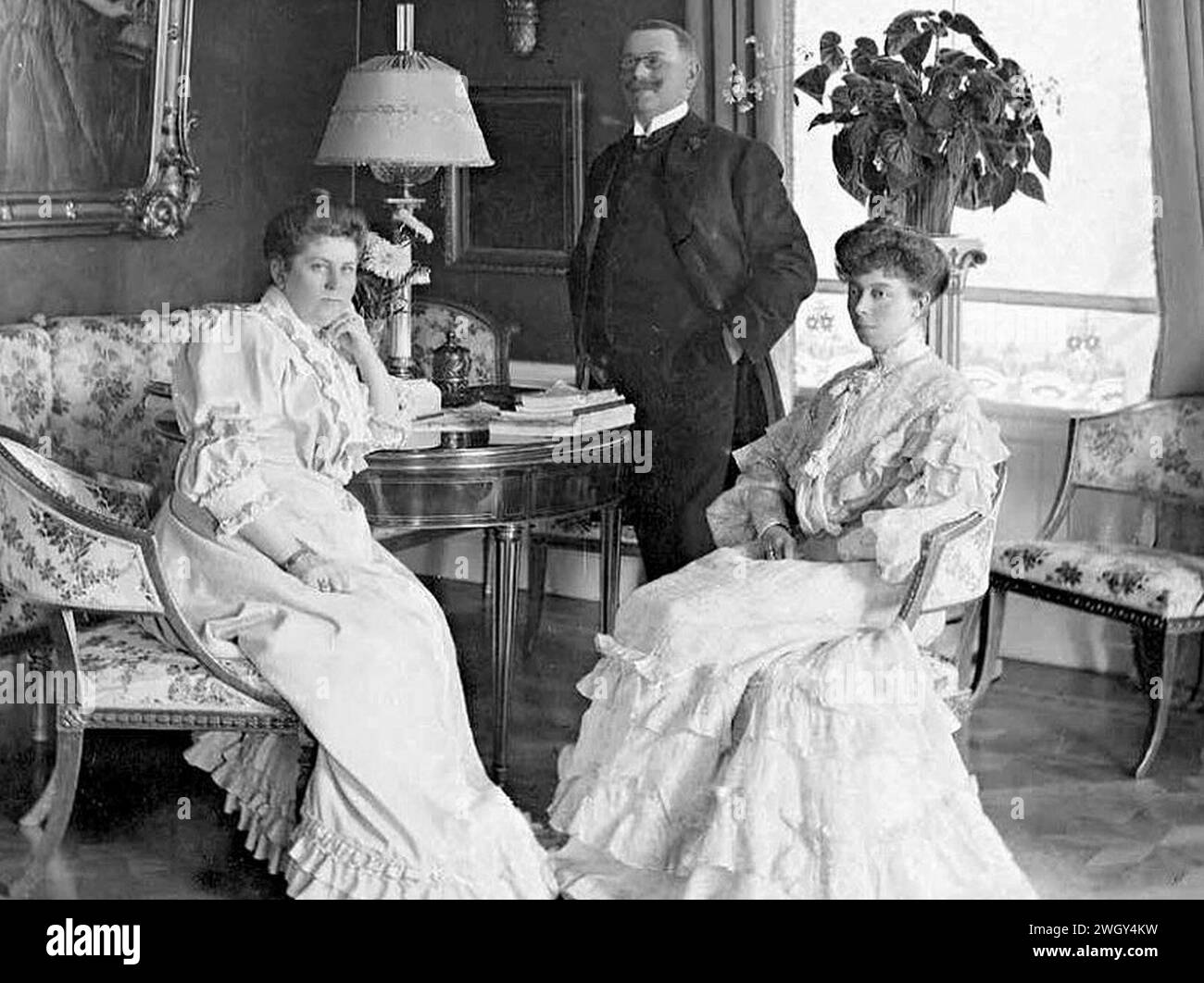 August Kullberg med hustru och dotter Stock Photo - Alamy
