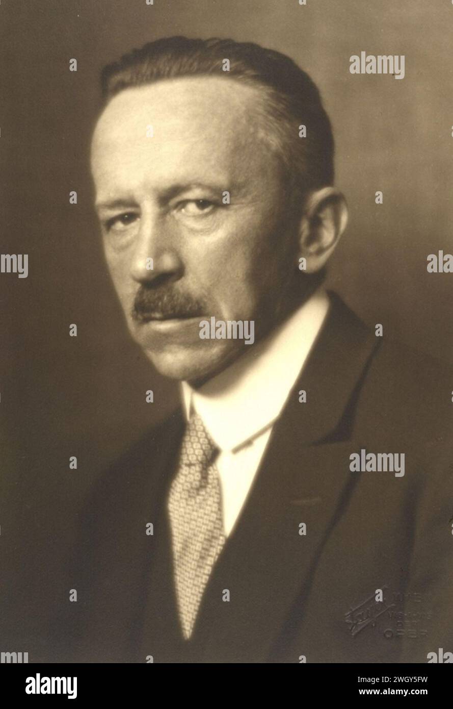 August von Hayek (1871–1928) 1927 Georg Fayer (1892–1950 Stock Photo ...