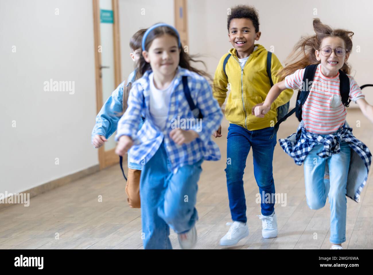 Teens girls schoolgirls students hi-res stock photography and images ...