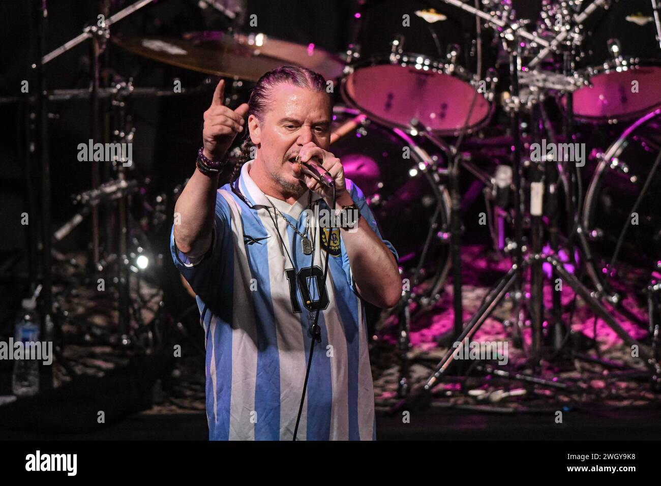 Mike patton singing hi-res stock photography and images - Alamy